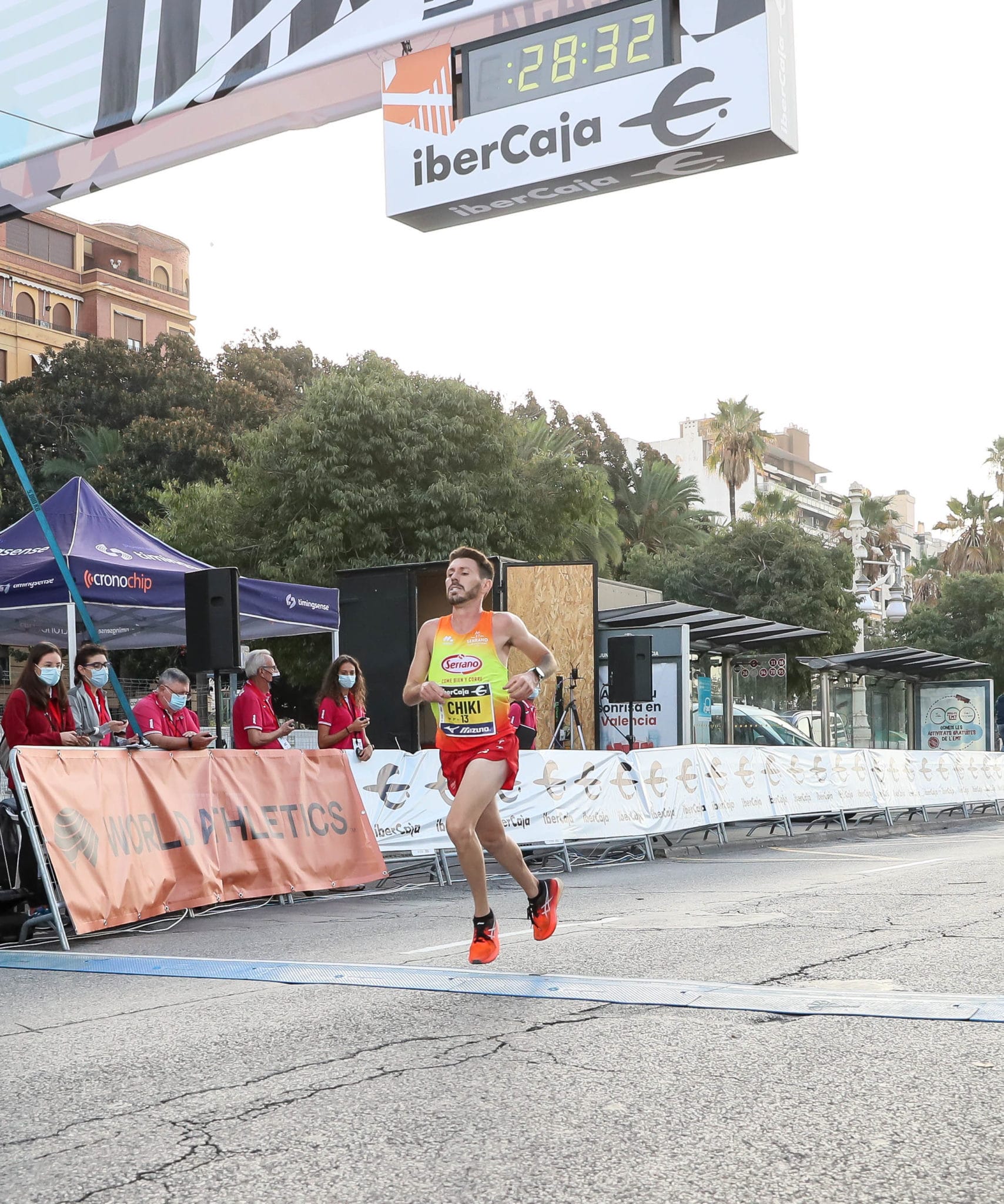 Chelimo acaricia el récord del mundo y Kbrom gana el 10K Valencia